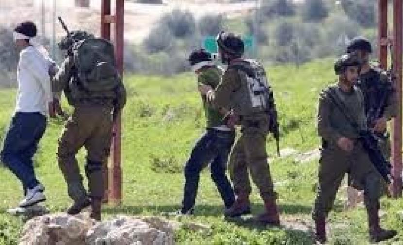 الاحتلال يعتقل 3 شبان بدعوى حيازتهم سلاح من نوع كارلو بالقدس Mashreq News